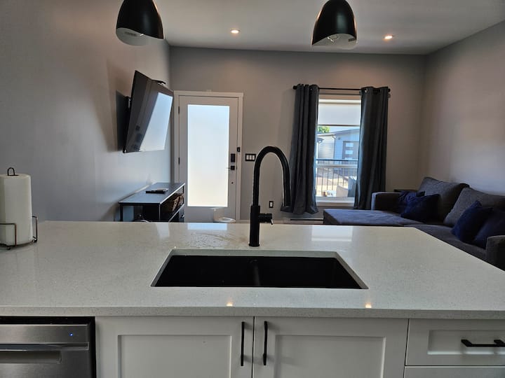 Kelowna*full Home*backyard Oasis*luxury*relaxing - Lake Country