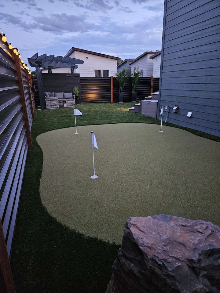 Kelowna Full Home,putting Green,modern N New - Lake Country