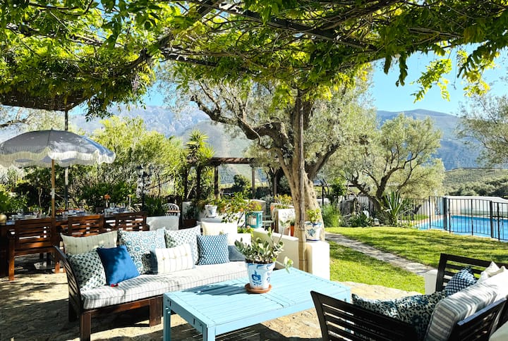 Almond Hill House - Soportújar
