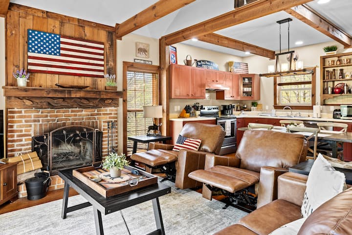The Great Smoky Mountains Cabin - Walland, TN