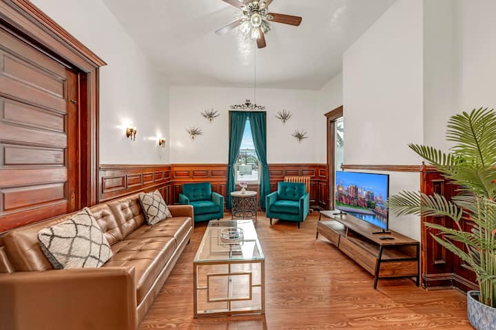 The Victorian On South Park • Sleeps 6 - Buffalo, NY