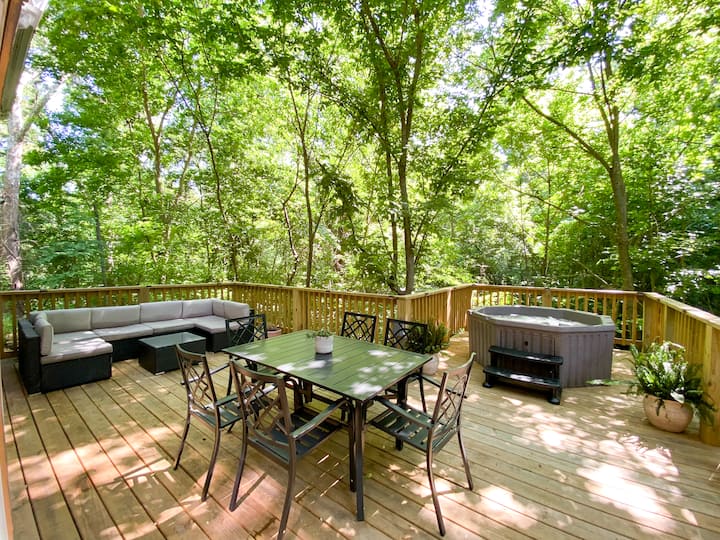 Driftwood Cottage -Hot Tub, Theater, Nespresso Bar - Fayetteville, AR