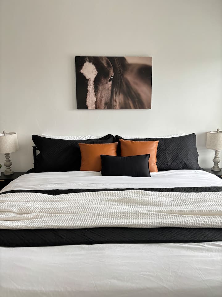 Cozy 2bed Apt  W/pool/htub/gym/game Room - Tracy Aviary & Botanical Gardens