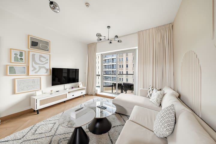 Elegant Marina Canal View | Balcony & Pool - Dubai Marina