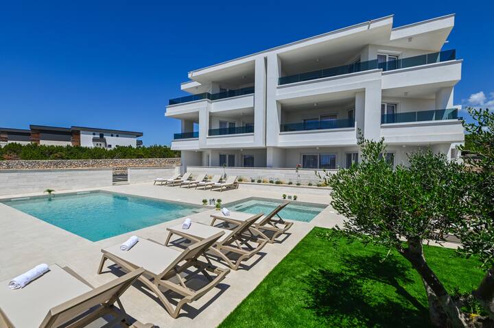 Apartments For 12 With Terrace & Pool - Novalja