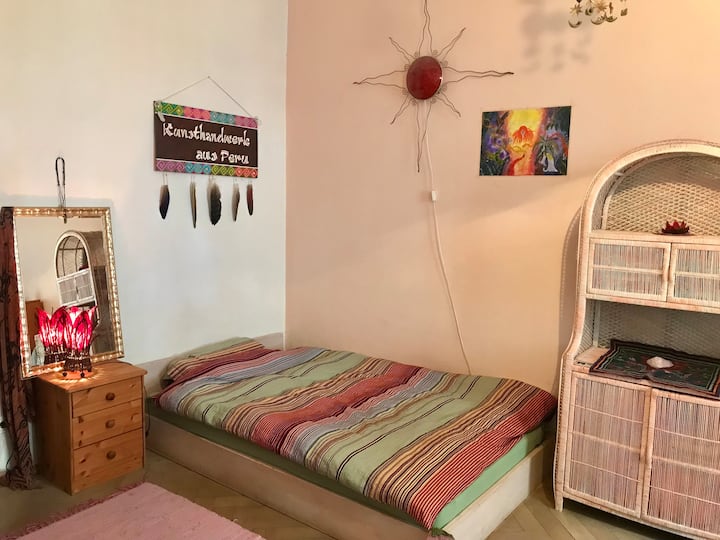 Gemütliches Inka Zimmer In Bunter Künstlerwohnung - Munich