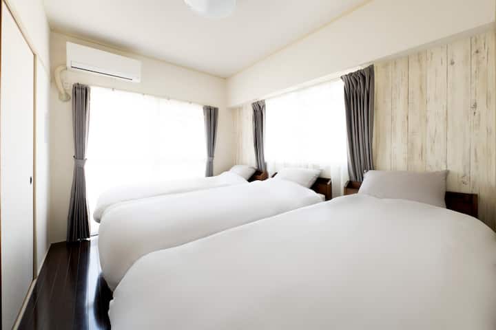 地下鉄駅から徒歩８分。ベッド６台（１台ソファベッド）。２寝室。2ｌｄｋ50m²。清潔がモットーです。 - Osaka