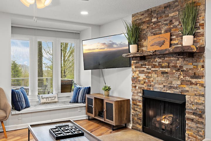 Hike To Slopes, King Bed, View, Recently Renovated - Sugar Mountain, NC