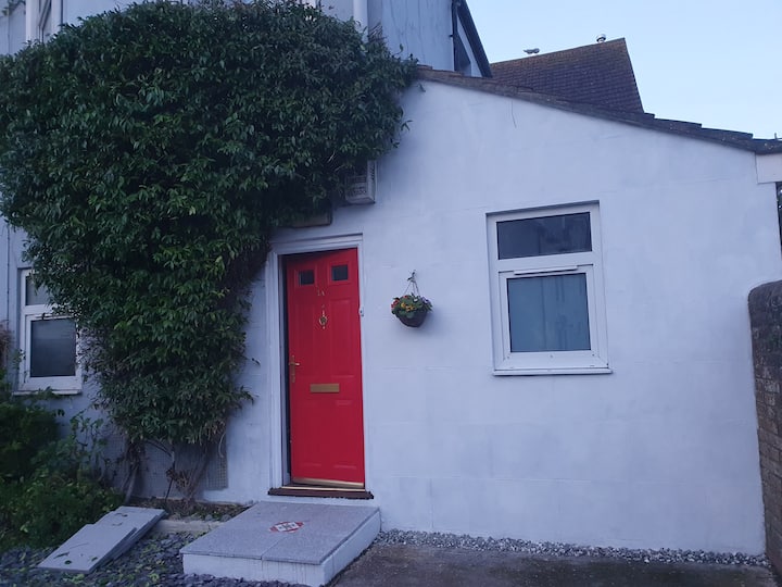 Cosy Flat By The Sea, Garden And Private Car Park - Steyning