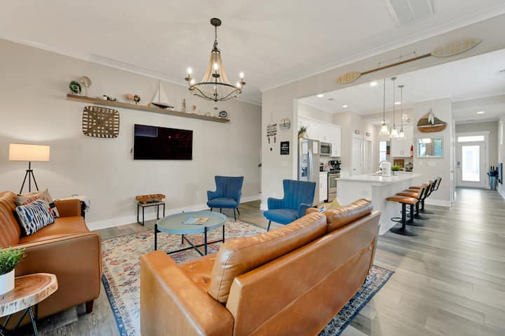 Movie Room+ev Plug! Sm Dogs Ok! Spacious + Central - Virginia Beach, VA