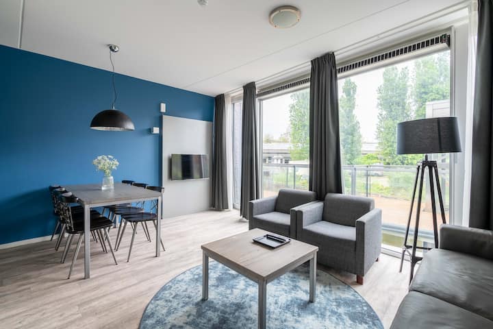 Numa | Large 2 Bedroom Apartment With Canal View - Amsterdam