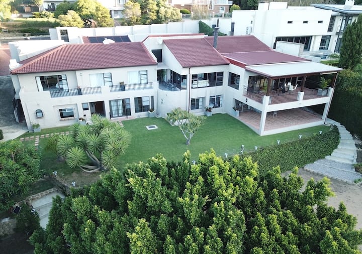 B Shocked Villa - Lux Suites - Cape Town