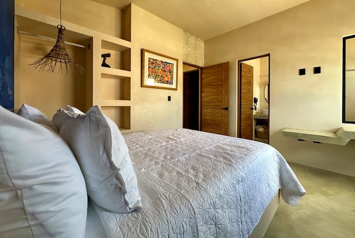 Modern Apartment + Private Balcony, Rooftop & Pool - Cancún