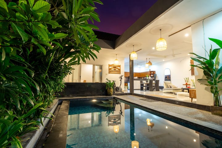 Homey & Cozy Private Pool Villa In Central Canggu - Canggu