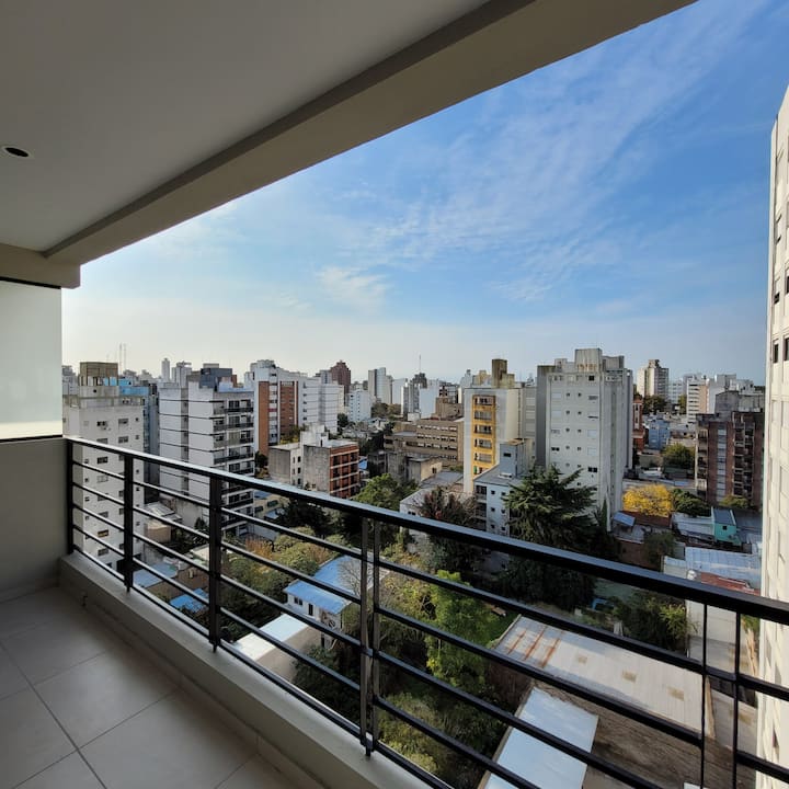 Central 9th Floor Loft: Bright, Balcony & Views. - La Plata