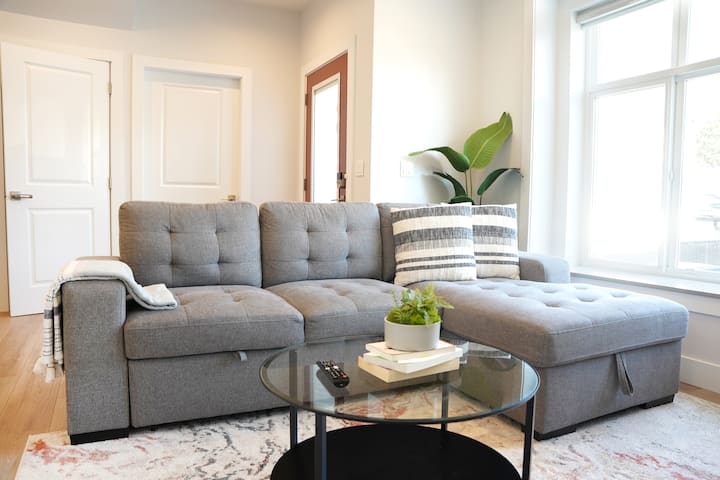 Convenient 3 Bedroom In Heart Of East Vancouver - Vancouver