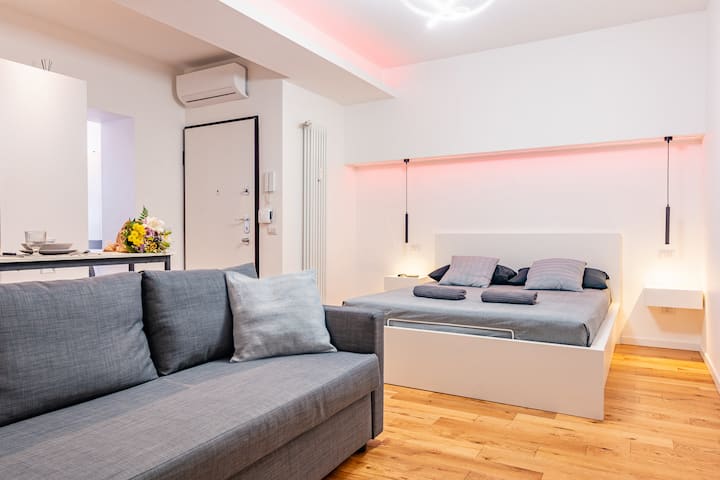 Exclusive Led House [Garibaldi Fs] - Milan