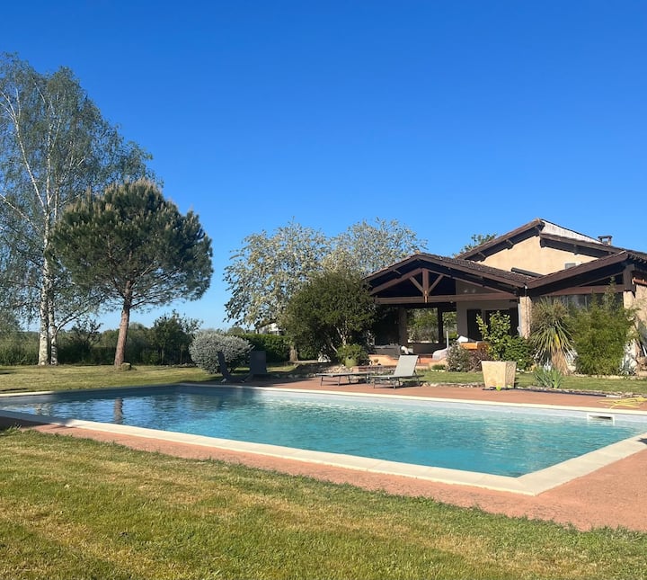 Agréable Maison Avec Piscine - ibis Styles Toulouse Lavaur
