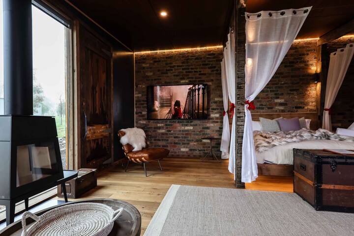 Safari - Jungle Dreams. Soft Sheets. You In? - Hepburn Springs