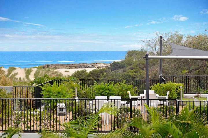 Aloha Beachfront Oceanview Family Paradise - Coolangatta