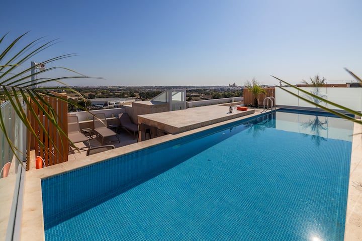Ghaxaq 2br Hideaway, Views And Pool - Malta International Airport (MLA)
