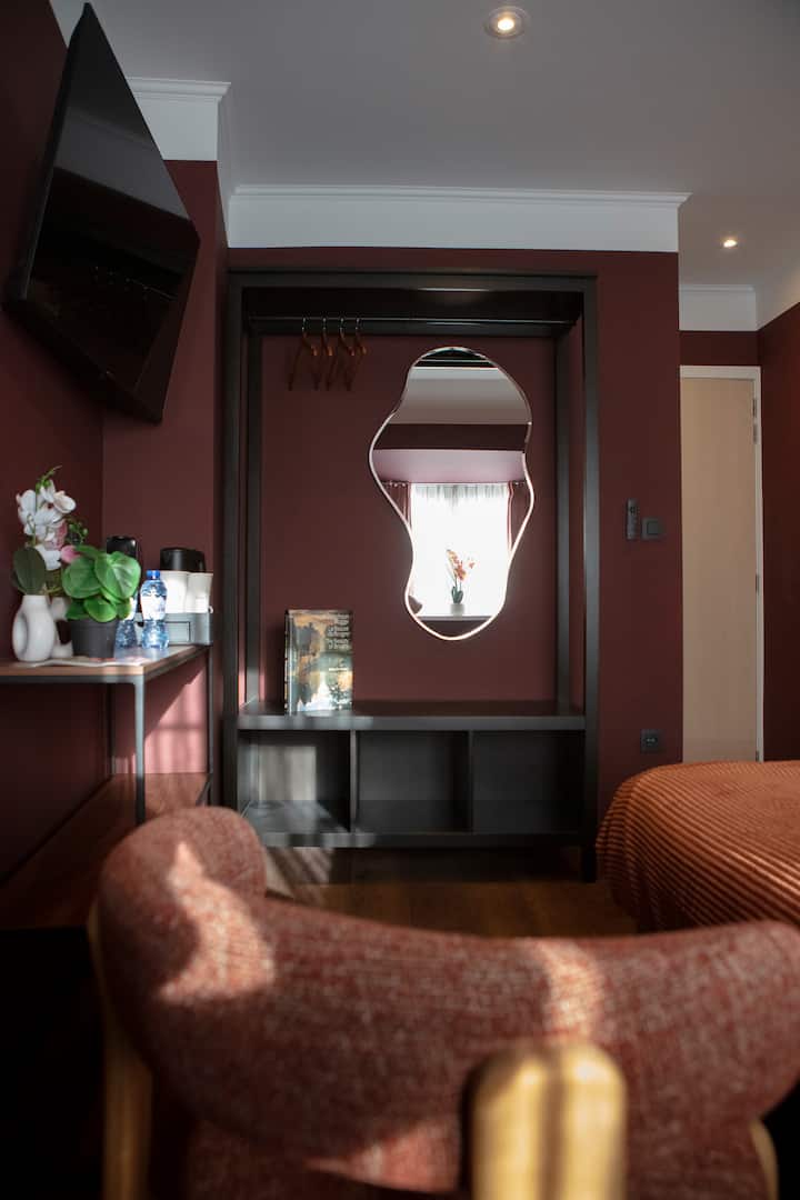 Roomy Suite Near Little Church | By Romy&travis - Bruges