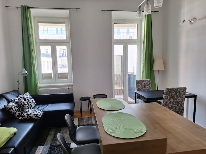 Bequeme Wohnung Mit Balkon - Vienna
