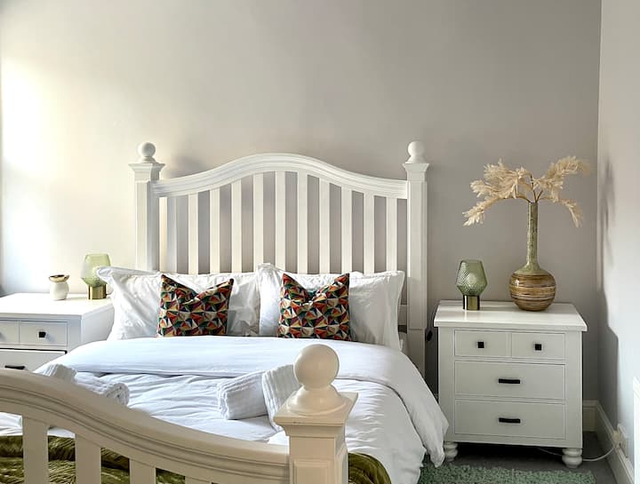 Quiet Central 2-beds Mins To Beach, Pier, Old Town - De La Warr Pavilion