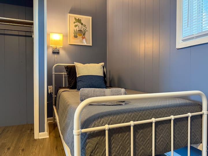 Sleeps 16+ Ideal For Groups, 13 Beds - Pittsburgh - California, PA