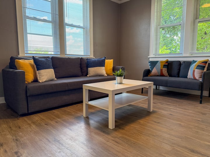 2 Bedrooms | Sleeps 7 | 5 Beds W/ Wifi - California, PA