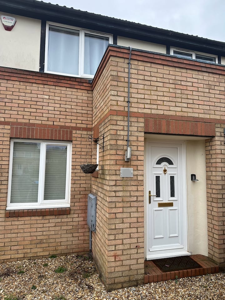 Sleek 3-bed Home - Stadium MK