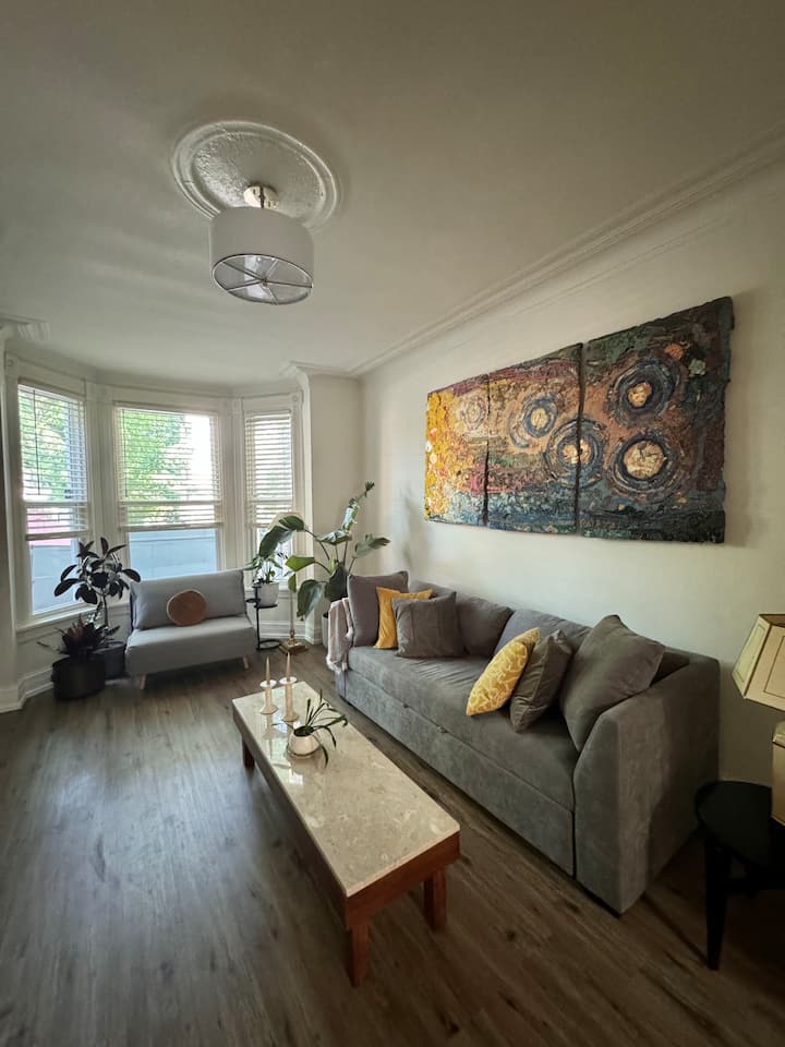 Charming Vintage Oasis In Logan Sq/humboldt Park! - Chicago, IL
