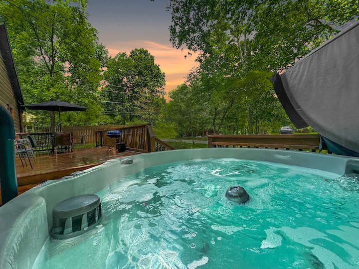 Brookside Cabin W/ Hottub & Firepit - Brown County, IN