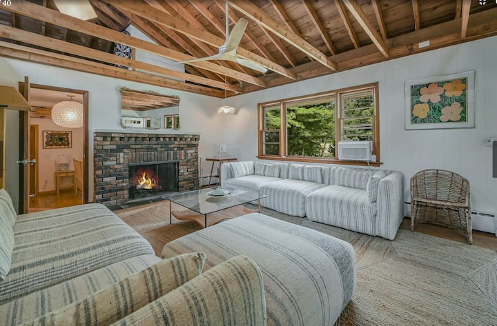 Barnes Beach Cottage - Amagansett, NY