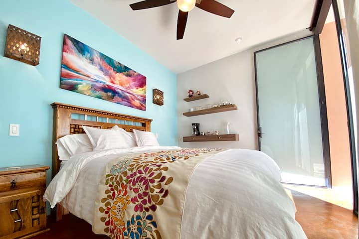 Casa La Luz #4
Beautiful Private Room First Level - San Miguel de Allende