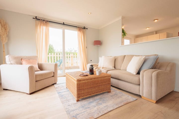 Waterfront. 180 Views. Log Burner - Club Casita - Mudeford