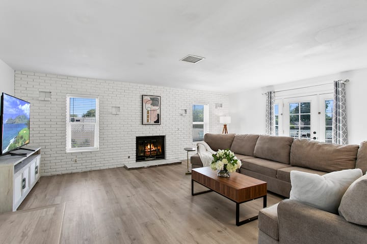 Family Getaway Home 4br2b W/ Private Pool E#42042 - Claremont, CA