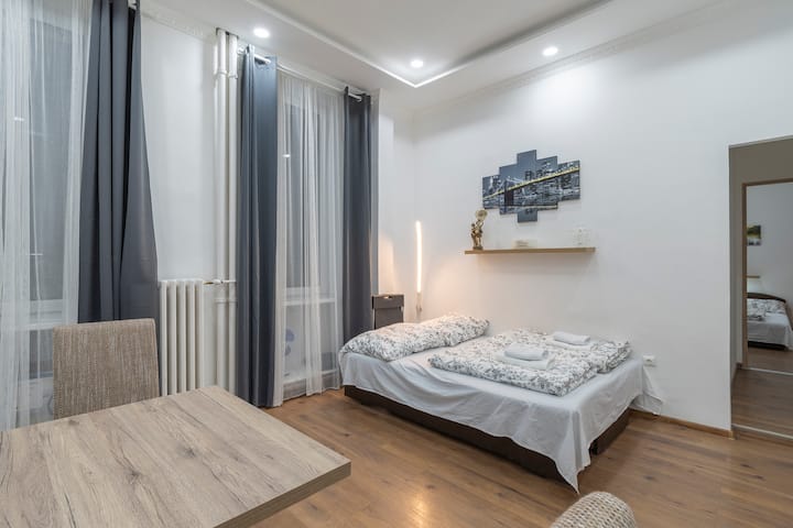 Charming Apartment At St. Stephen's Basilica - Budapest