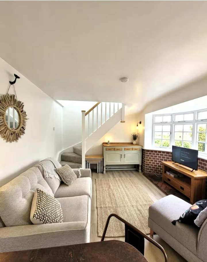 1-bed Free Parking Beach Escape, Jurassic Views - Weymouth