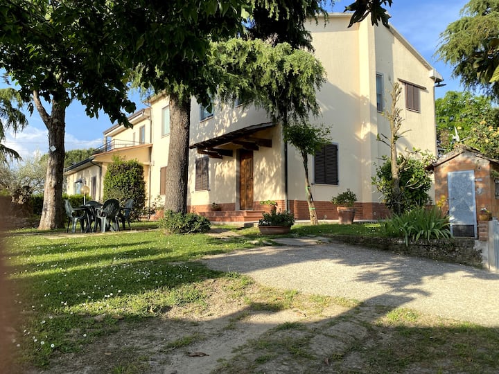 Airy Apartment With Private Garden - Castiglione del Lago