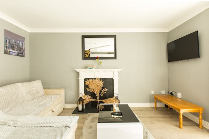 Modern Elegant Central Pad (Free Private Parking) - Dublin