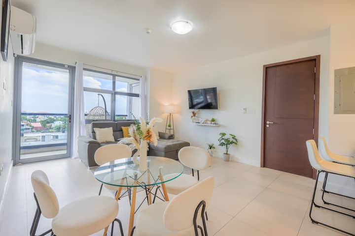 Luxe Apt W/ City & Sea Views - Kingston