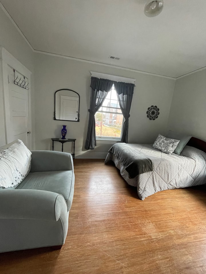 Byerly-foreman House: The Blue Room - Elizabeth City, NC
