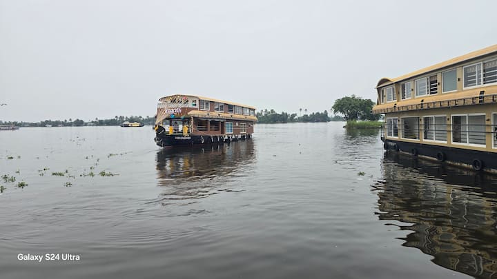 4bedroom Ac Premium Houseboat - Alappuzha