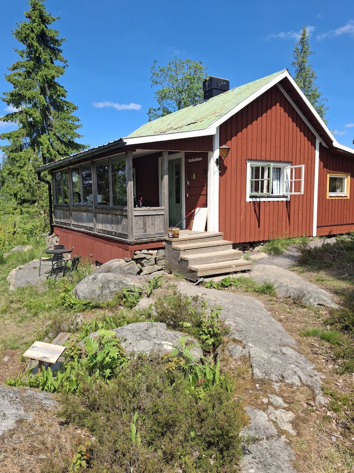 ÄLdre Stuga Med Tillgång Till Båt - Sweden