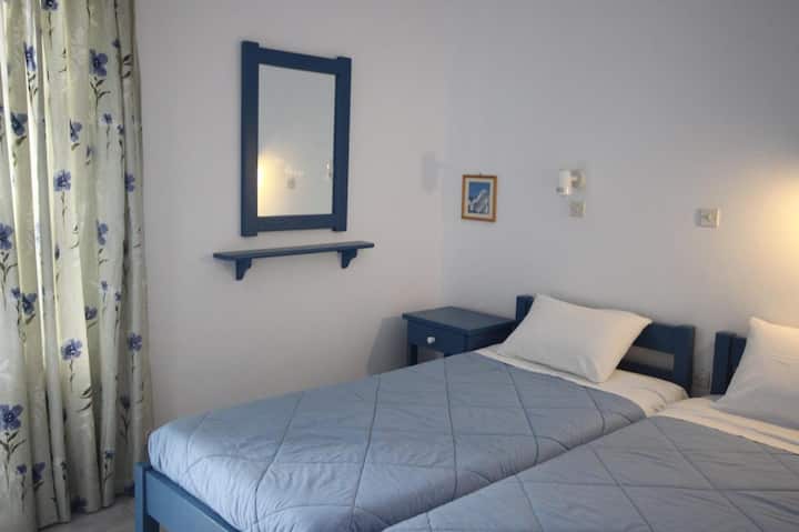 Pandora 3 Twin Room In Naoussa - Paros