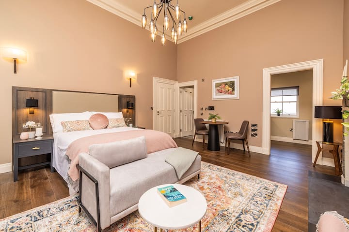 Stunning 5 Star, City Centre New Studio Apartment - Dublin, Ireland