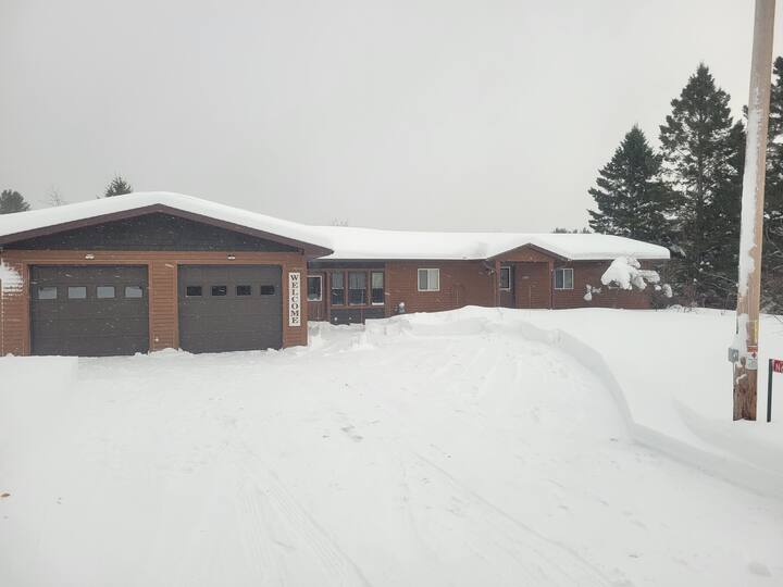 Snow/orv Cedar House W/2 Car Garage - Munising, MI