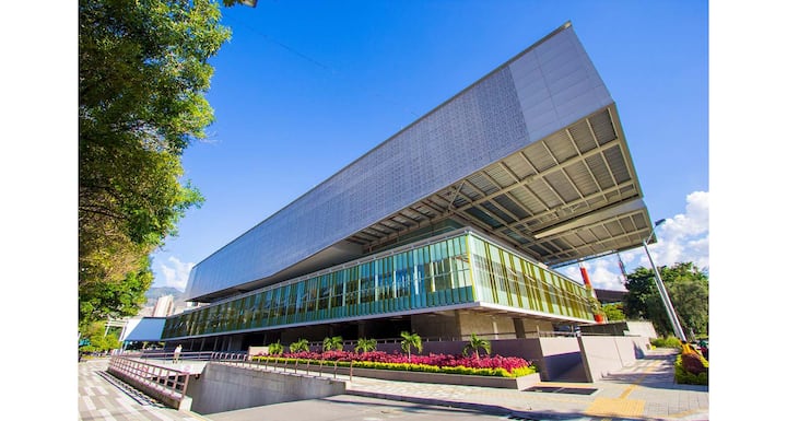 Apto Central, Cerca Al Metro, Plaza Mayor, Estadio - Medellín, Colombia