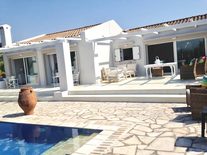 Pebbles Beach House - Kassiopi